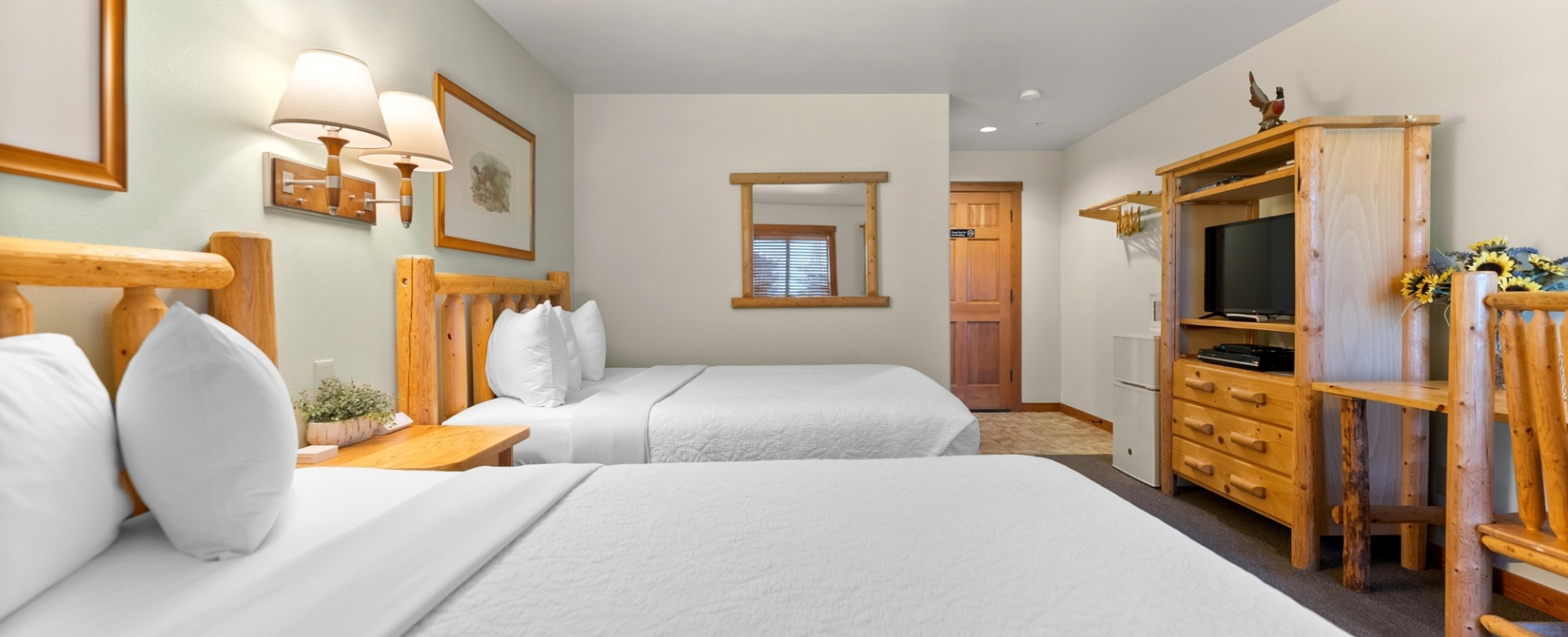 Deluxe Rooms - Partridge Room - Mt. Gardner Inn | Winthrop, WA