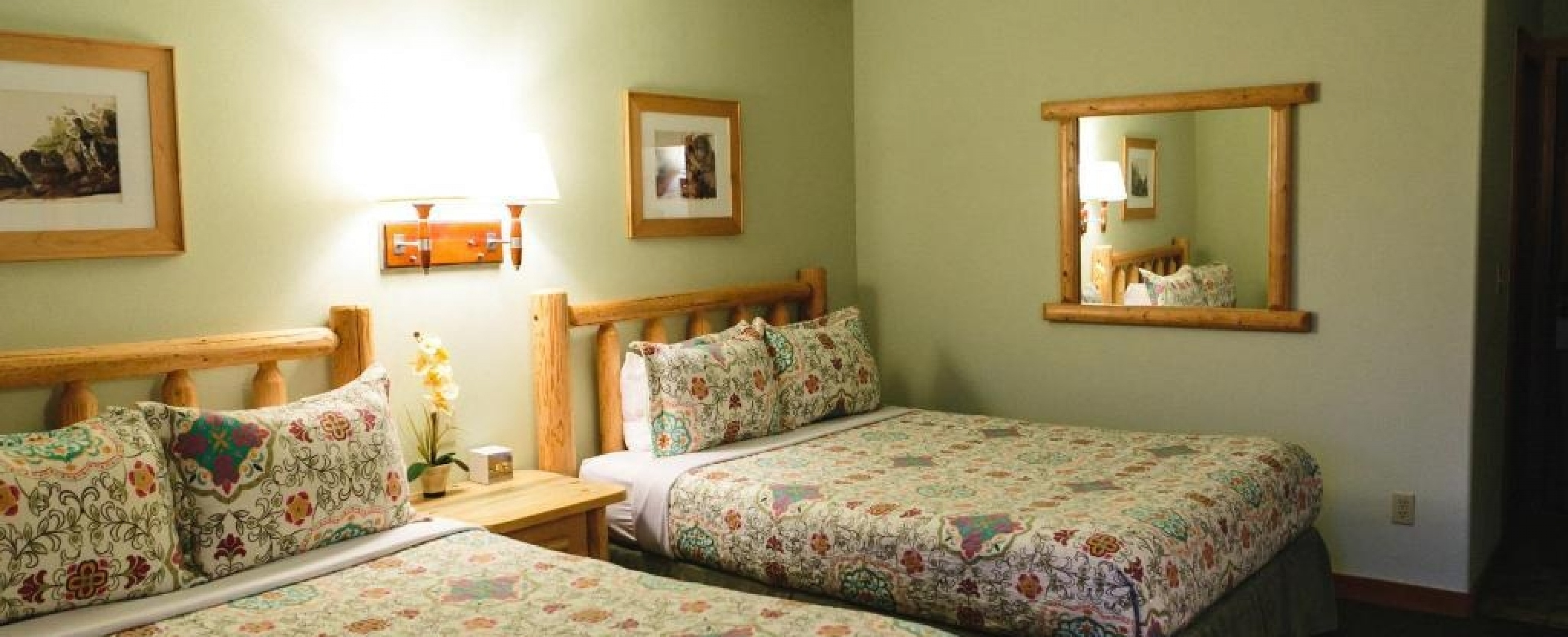 Deluxe Rooms - Partridge Room - Mt. Gardner Inn | Winthrop, WA